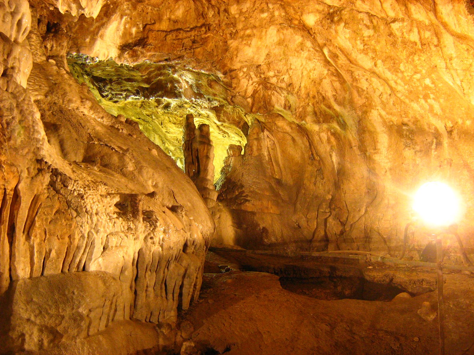 Polovragi Cave - Enjoy Romania