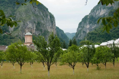 Polovragi Cave - Enjoy Romania